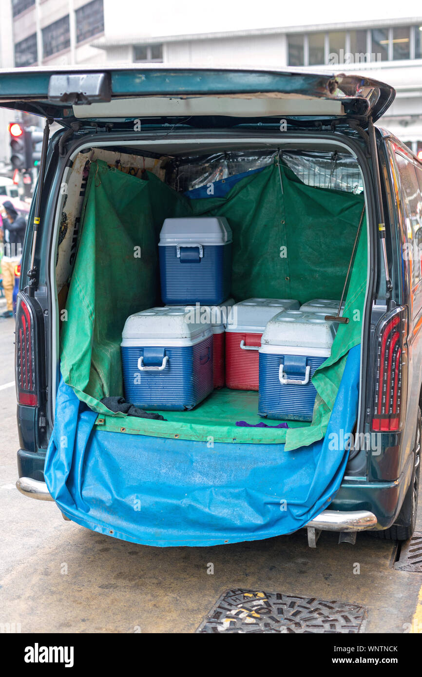 Insulated delivery box hi-res stock photography and images - Alamy