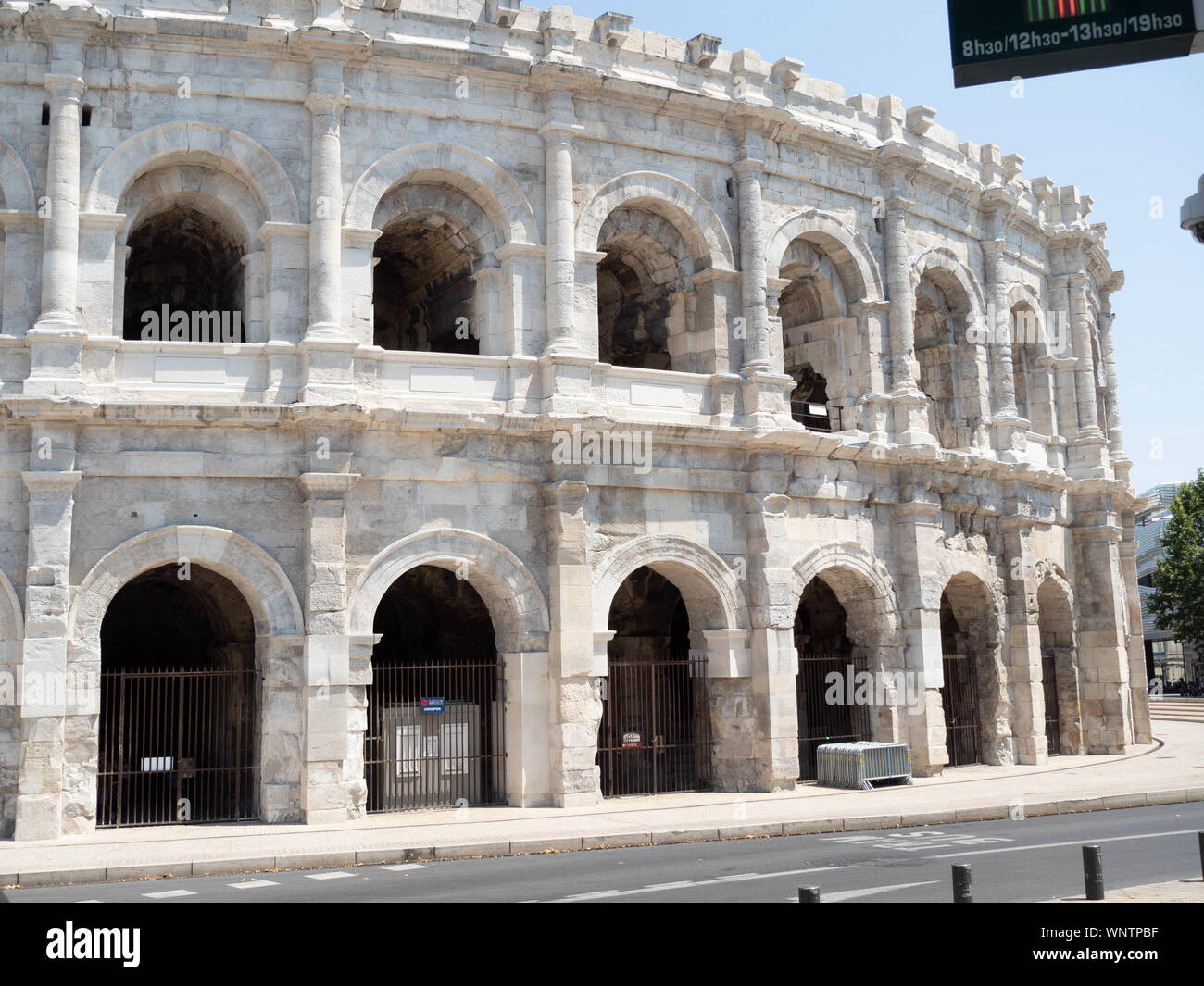 Coliseum in nimes hi-res stock photography and images - Alamy
