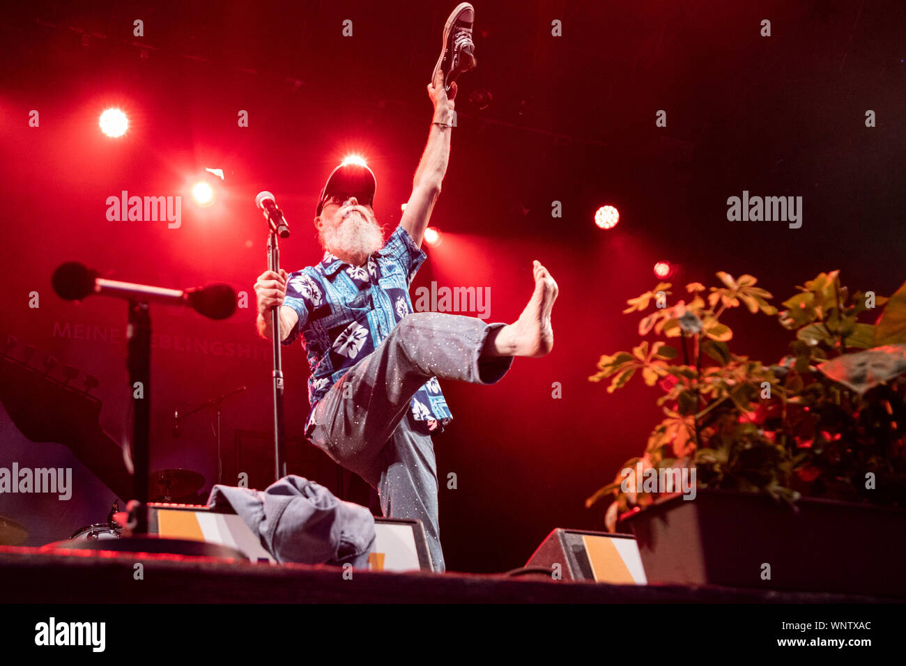 Harpo singer hi-res stock photography and images - Alamy