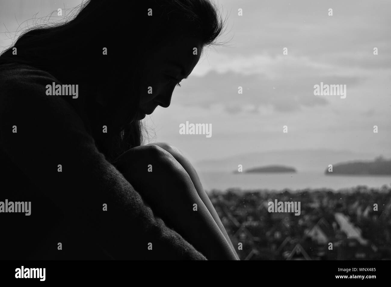 Side profile woman sad hi-res stock photography and images - Alamy