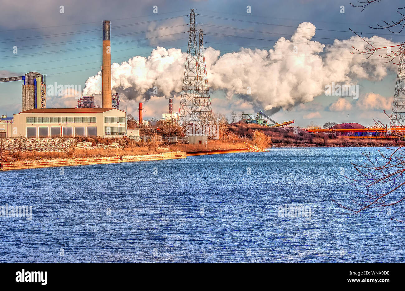 Refinery Plant Steam Plume Hdr Stock Photo - Alamy