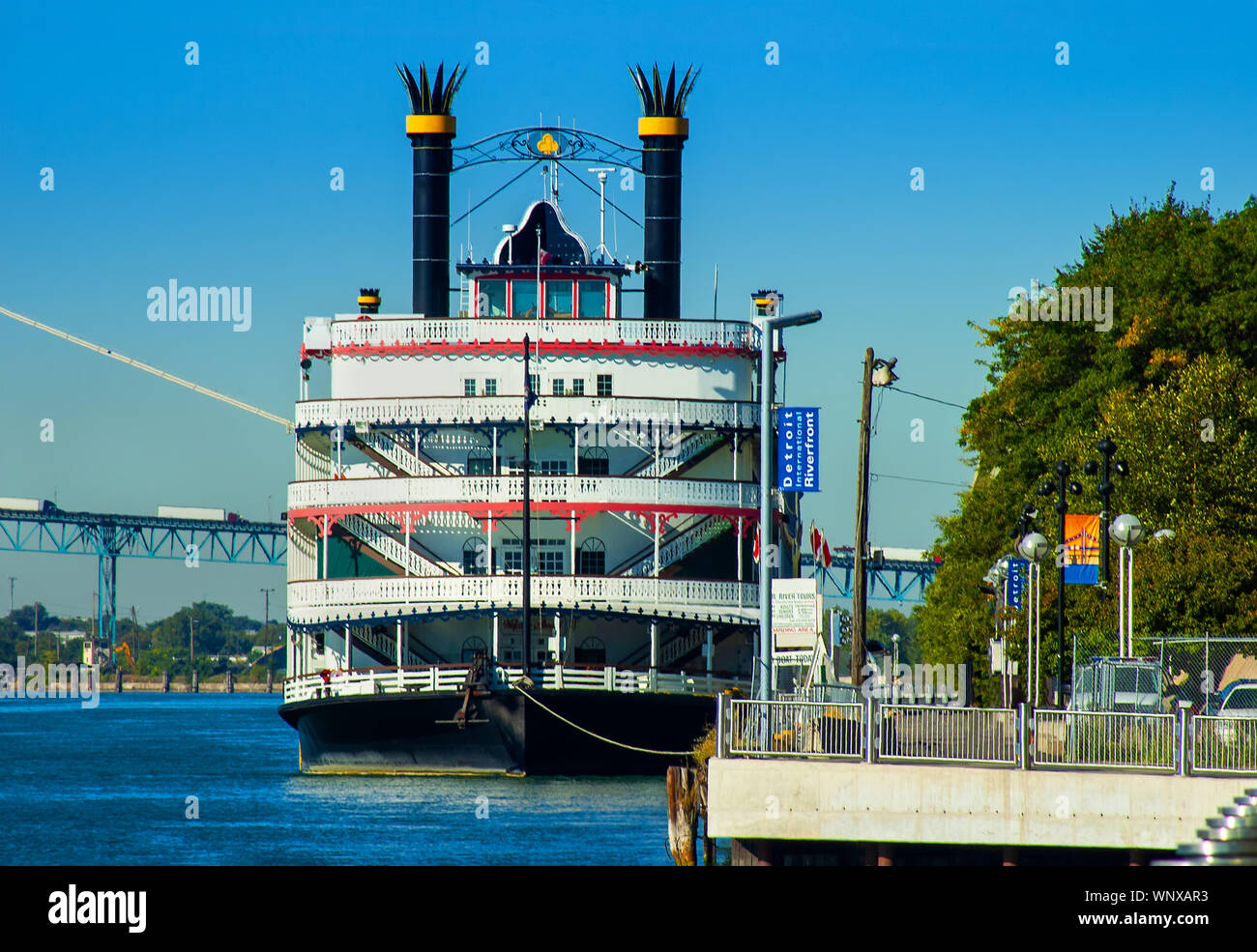Detroit River tourist Ferry Boat downtown shore Stock Photo - Alamy