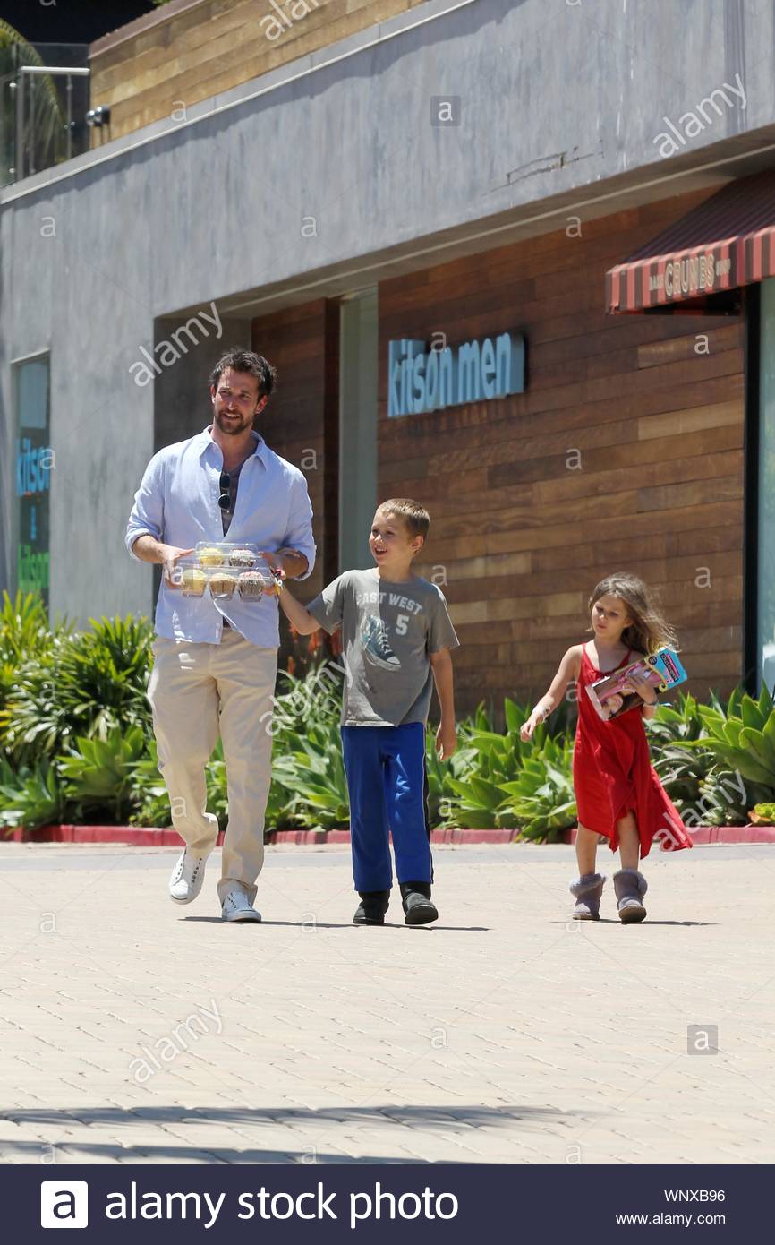 Noah Wyle And Tracy Warbin Stock Photos & Noah Wyle And Tracy Warbin ...