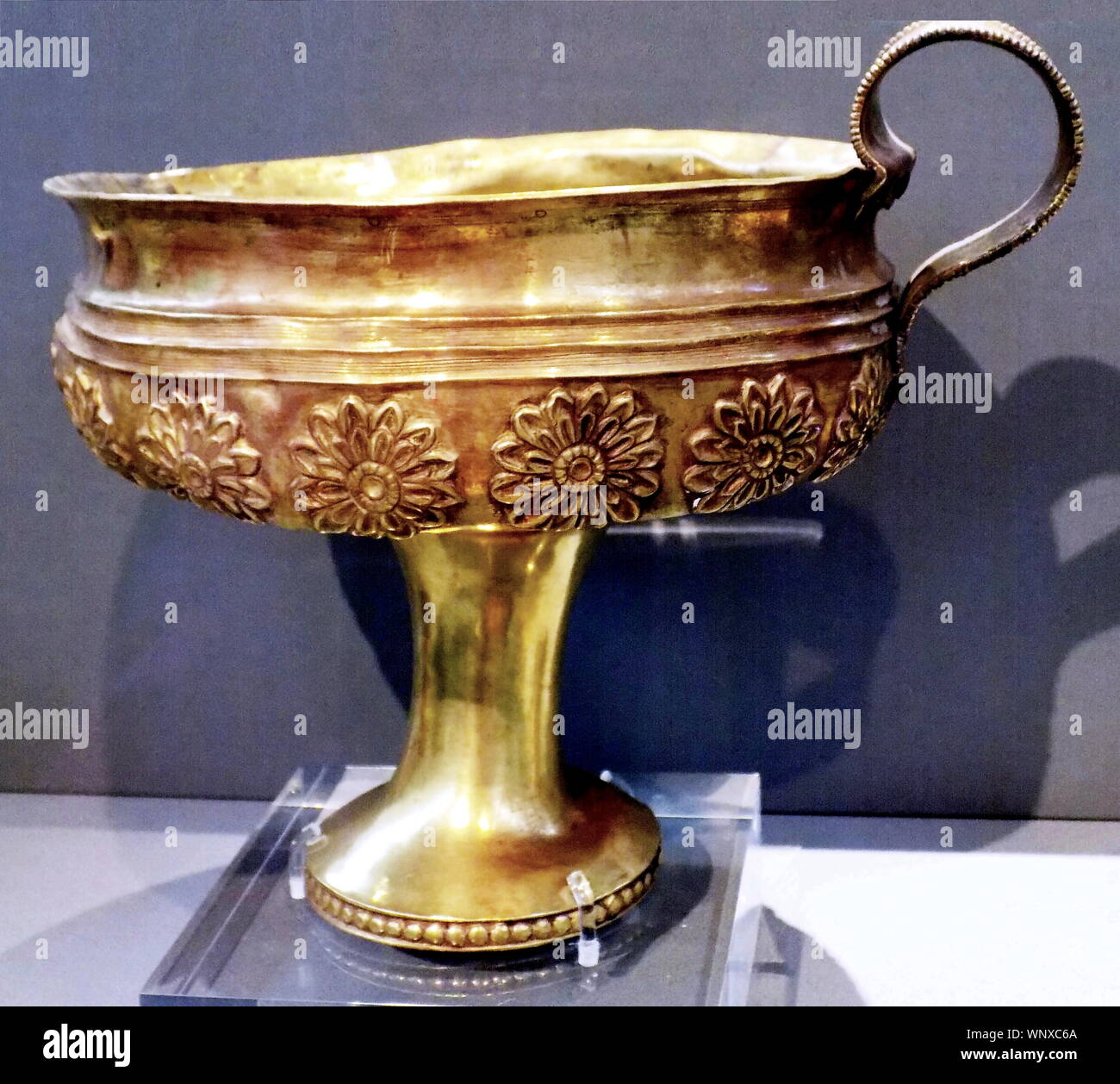 ancient, Greek, gold, cup, history Stock Photo - Alamy
