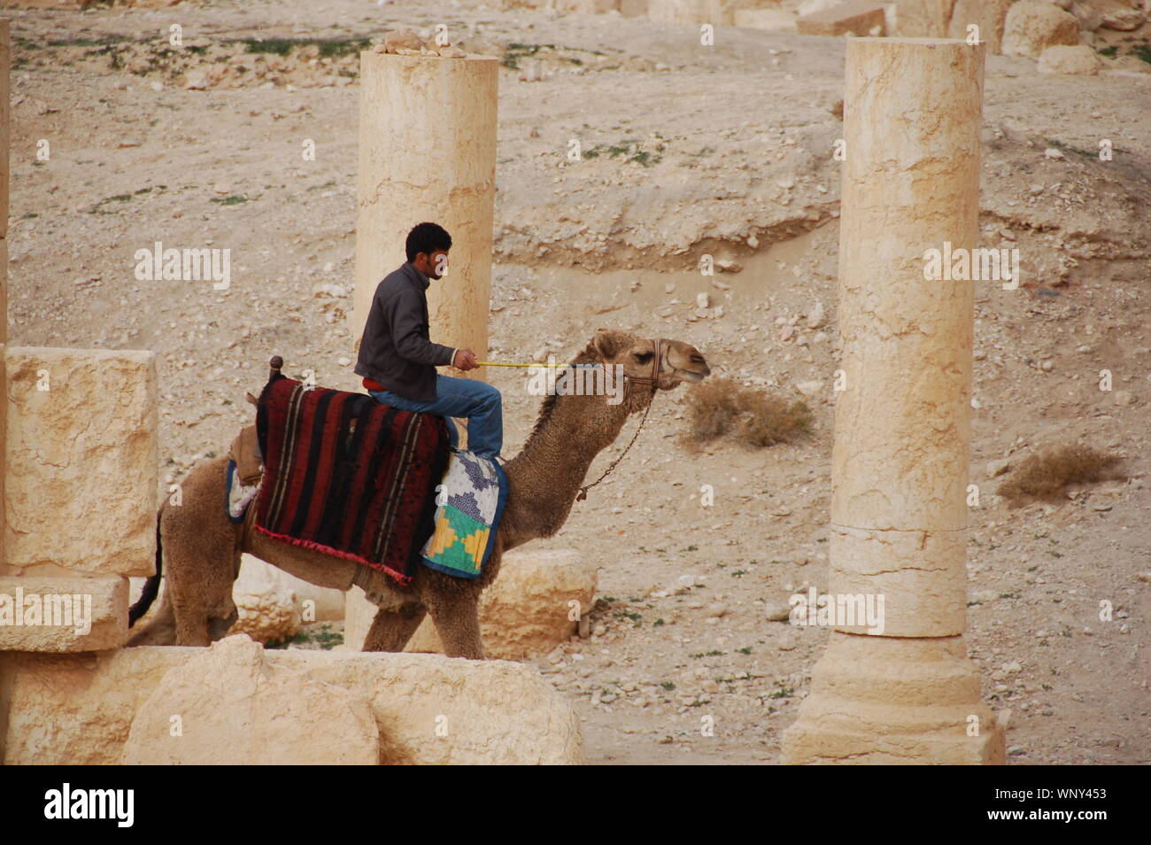 Syrian man smoking hi-res stock photography and images - Alamy