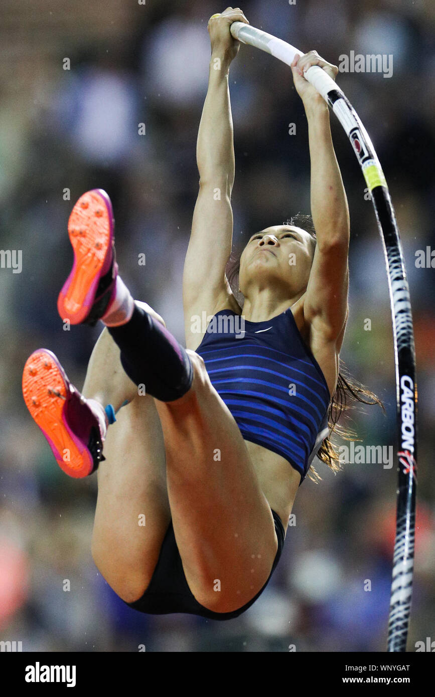 Ling li pole vault hi-res stock photography and images - Alamy