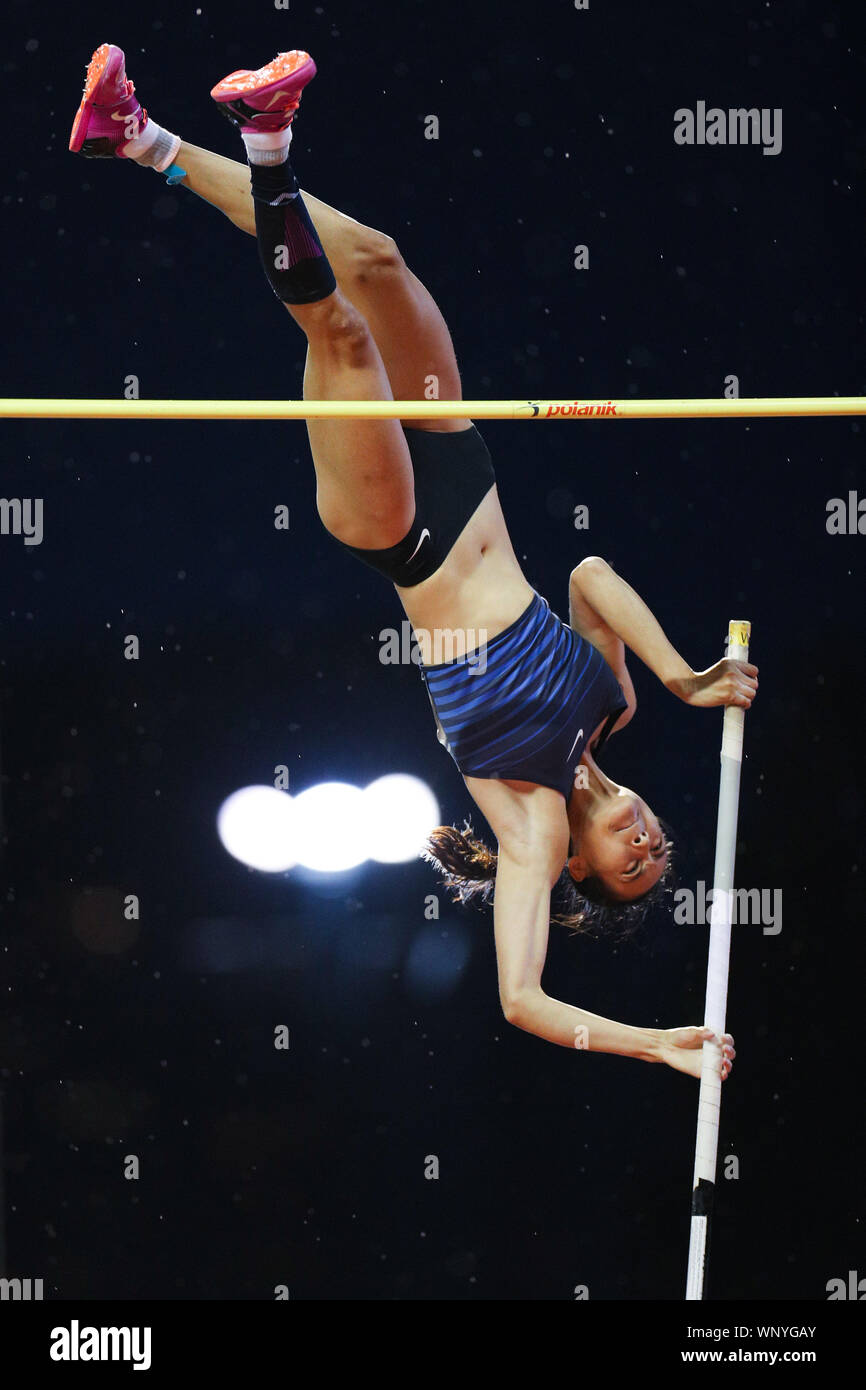 Ling li pole vault hi-res stock photography and images - Alamy