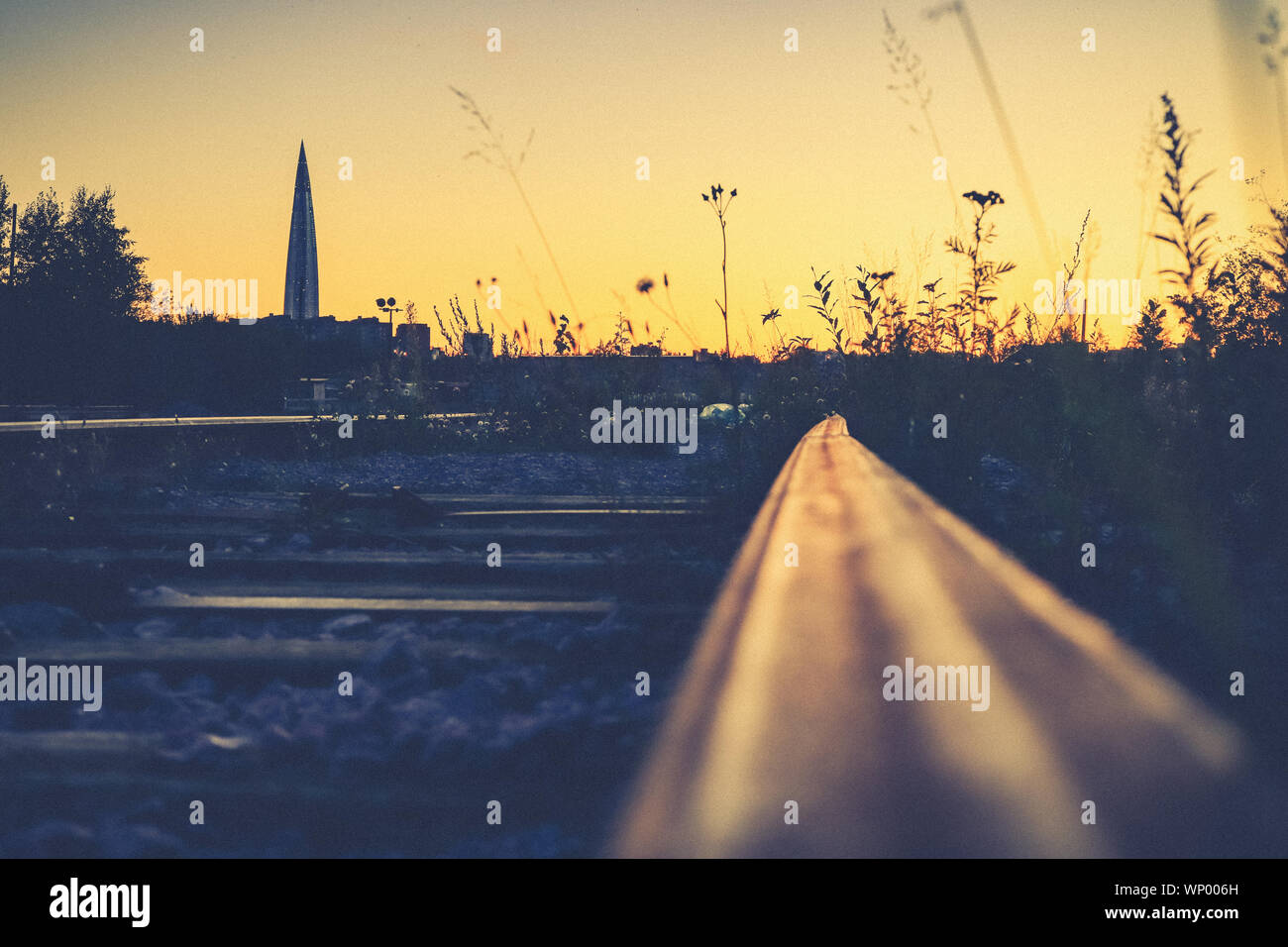 Path horizon background hi-res stock photography and images - Alamy