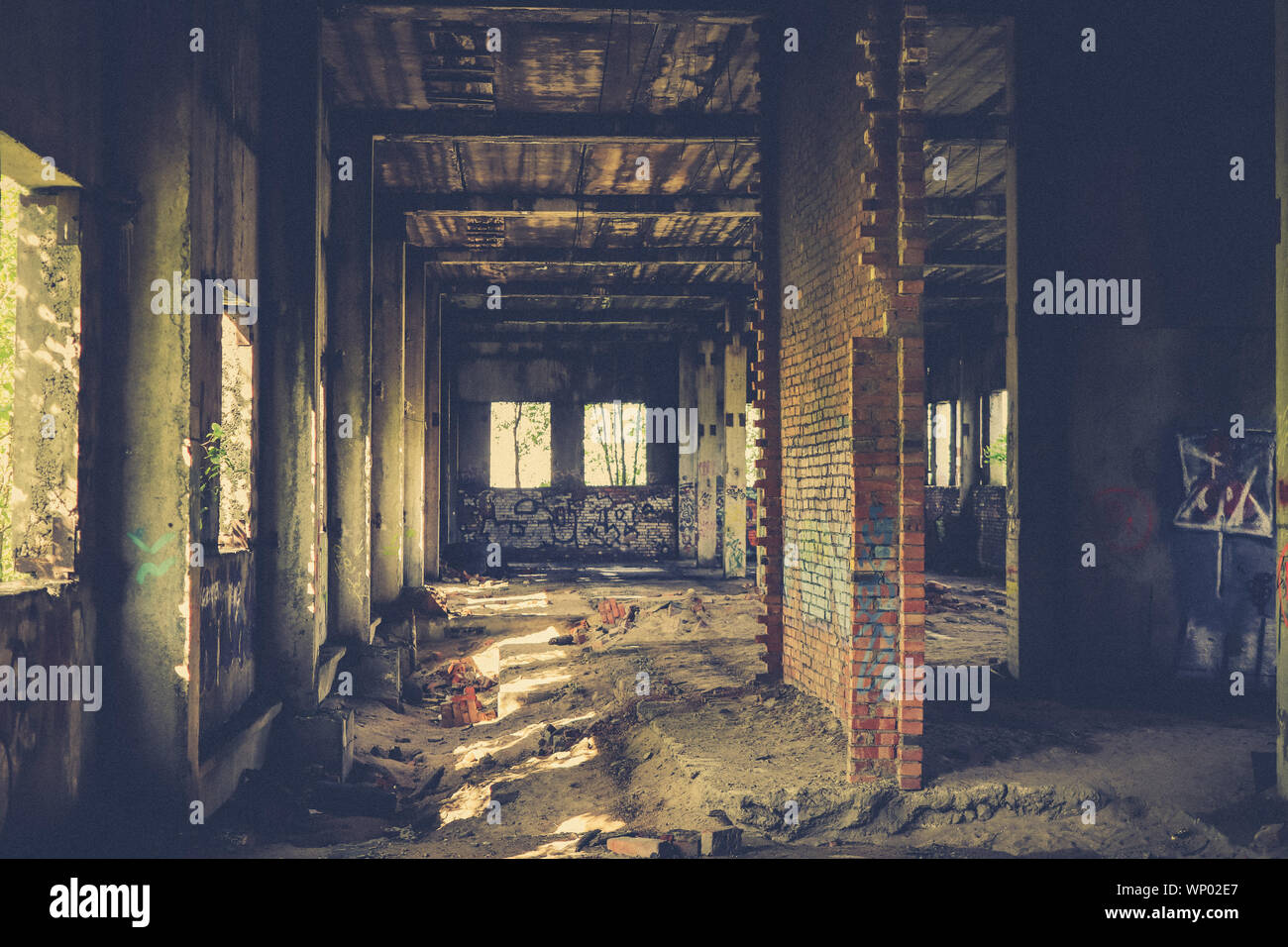 Abandon Rooftop House High Resolution Stock Photography and Images - Alamy