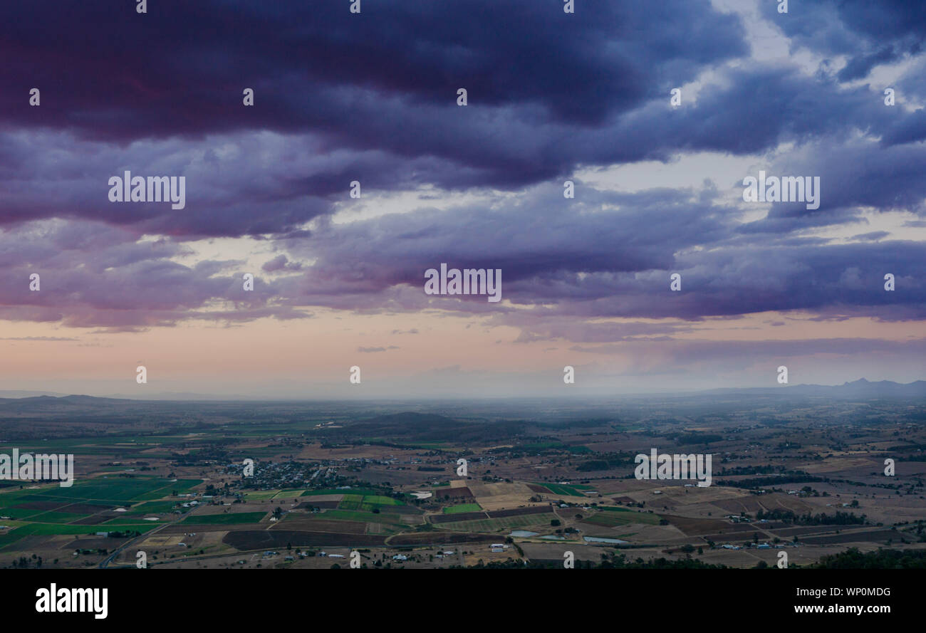 Cloudy skies looking over the scenic rim Stock Photo - Alamy