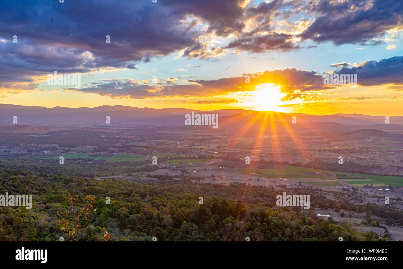 Cloudy skies looking over the scenic rim Stock Photo - Alamy