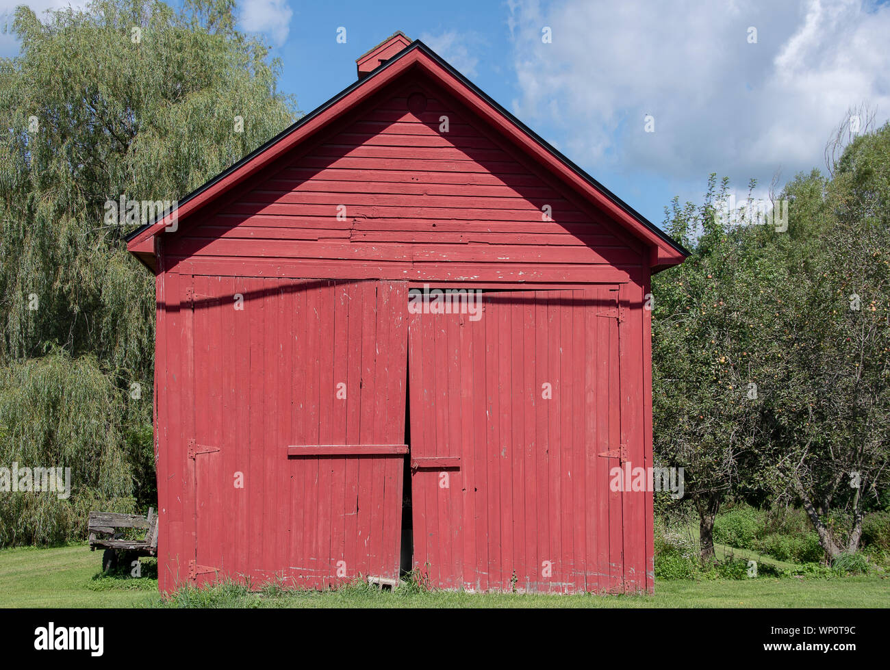 Barn rural farming doors hi-res stock photography and images - Alamy