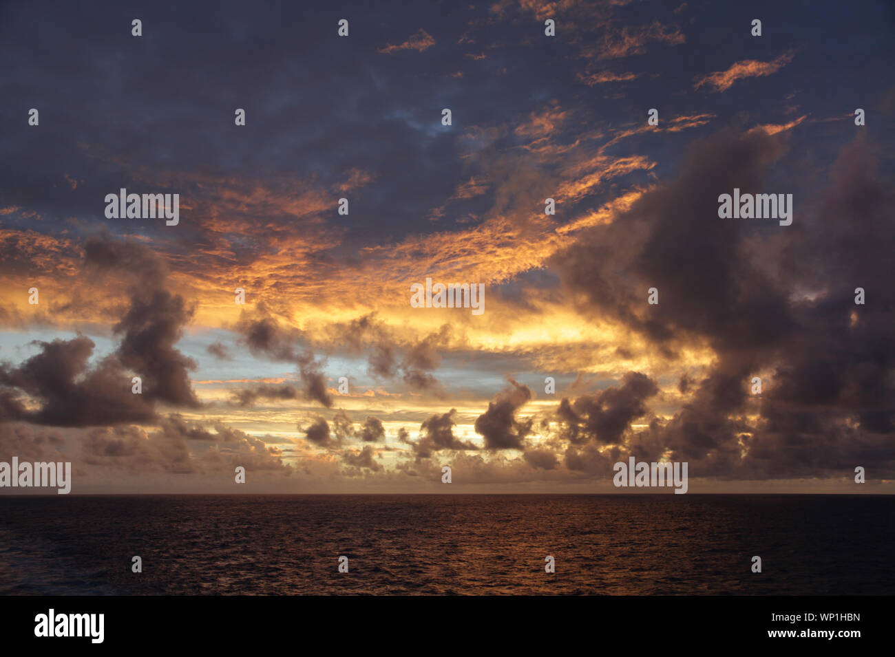 Deep ocean sunset hi-res stock photography and images - Alamy