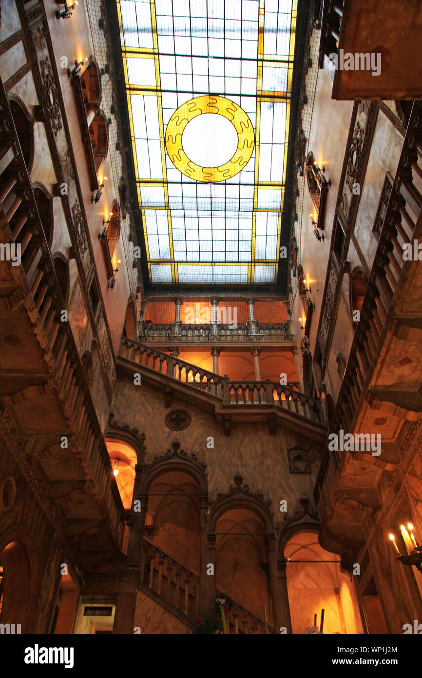 Italian hotel interior hi-res stock photography and images - Alamy
