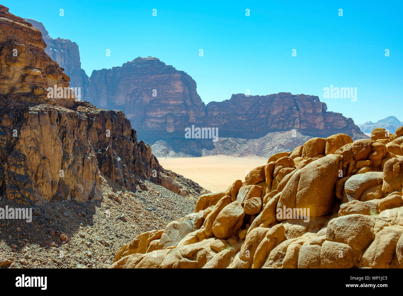 Jordan, Aqaba Governorate, Wadi Rum. Wadi Rum Protected Area, UNESCO ...