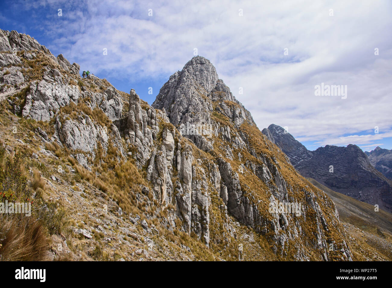 Sceneries from the top of Cancanapunta pass on the Cordillera Huayhuash ...
