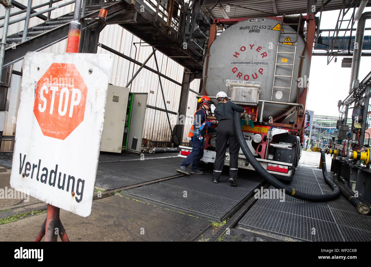 Shell lubricant hi-res stock photography and images - Alamy