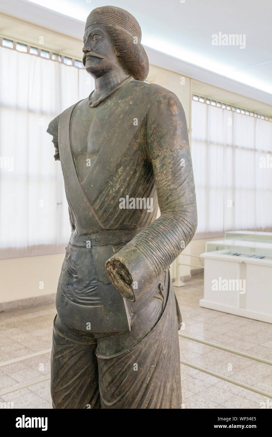 Shami statue, statue of a Parthian nobleman, Museum of Ancient Iran ...