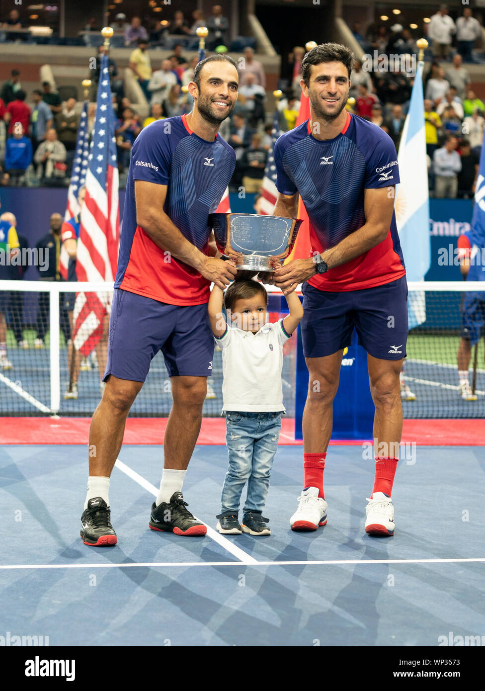 Grand national winner 2019 hi-res stock photography and images - Alamy