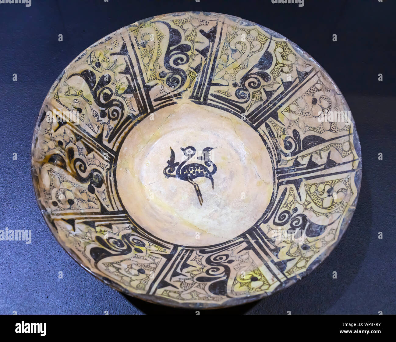 Pottery bowl, 10th century, Nishapur, Museum of the Islamic Era ...