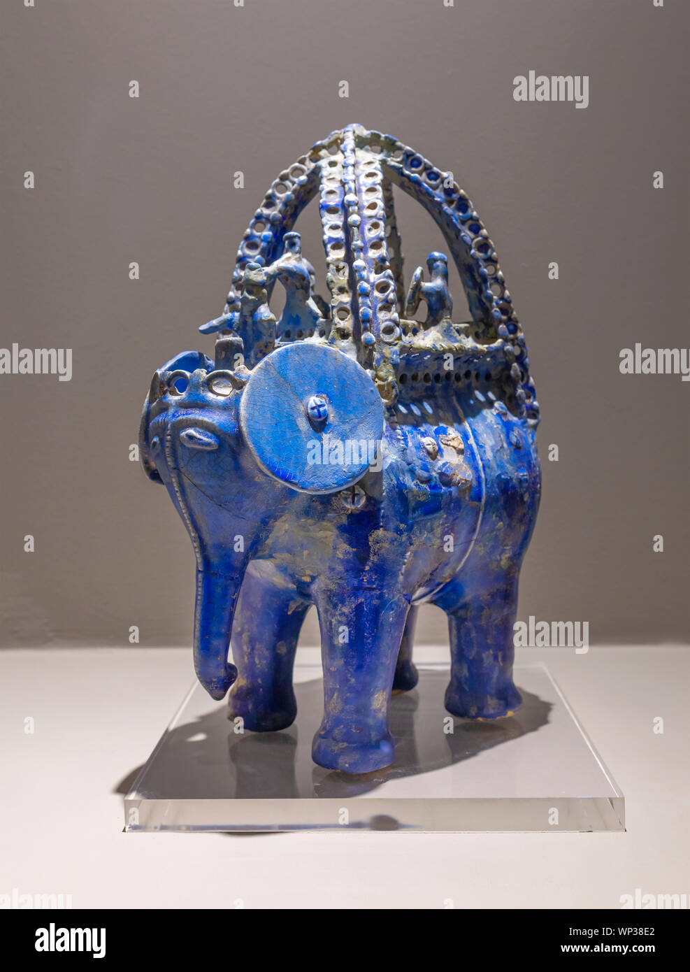 Pottery statue, 12th century, Rey, Museum of the Islamic Era, National ...