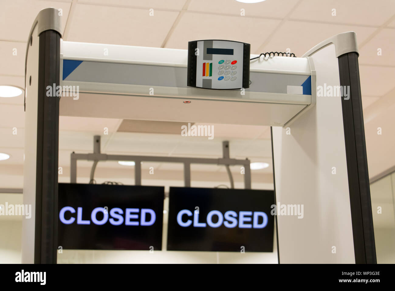 Airport security control point x ray hi-res stock photography and ...