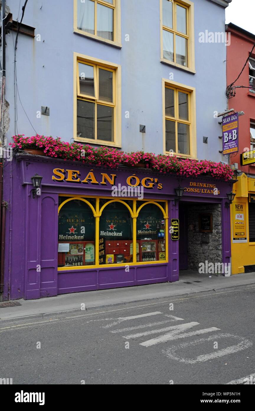 Sean Ogs, a traditional Irish bar in Tralee, Co Kerry, Ireland Stock ...