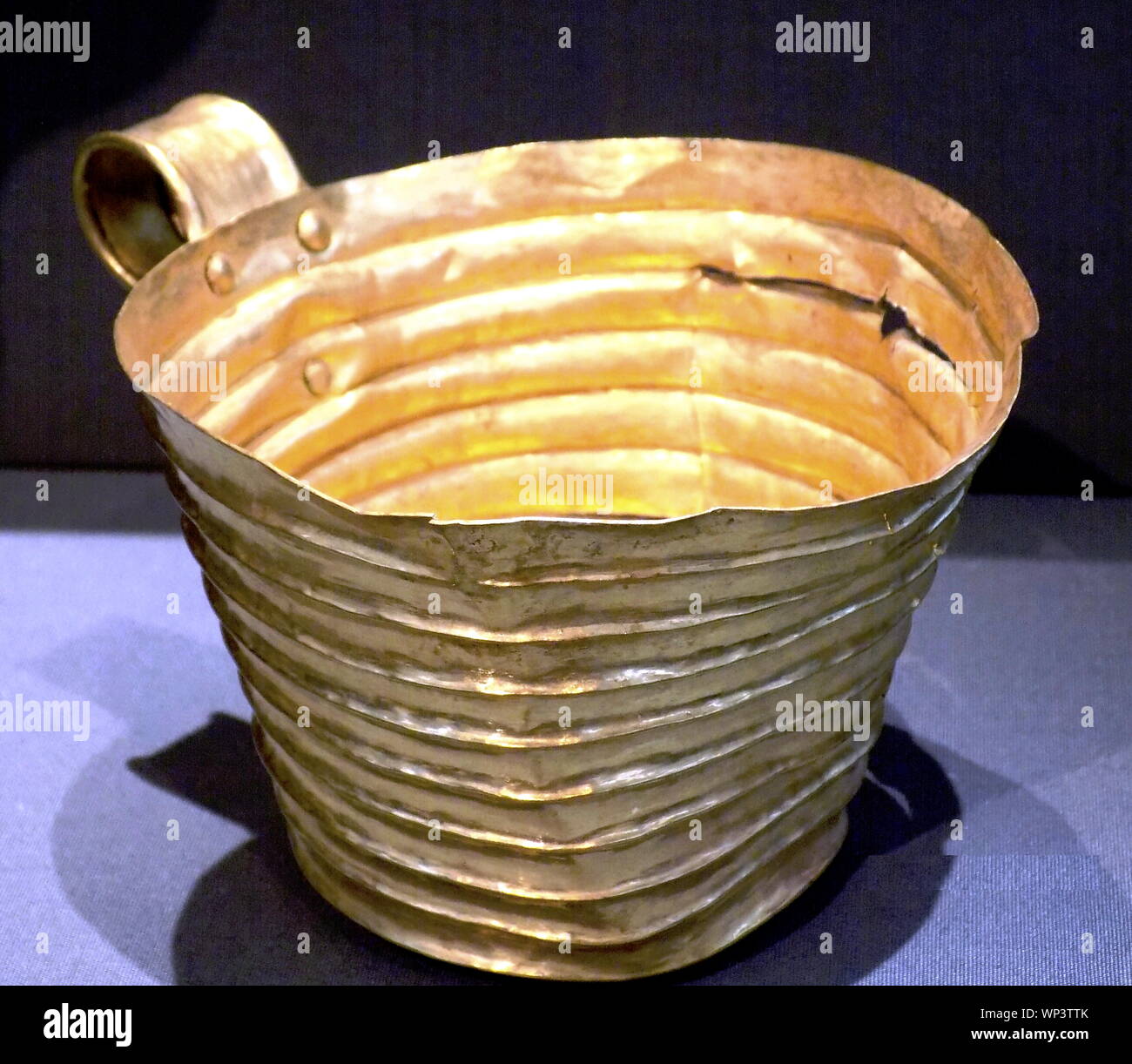 ancient, Greek, gold, cup, history Stock Photo - Alamy