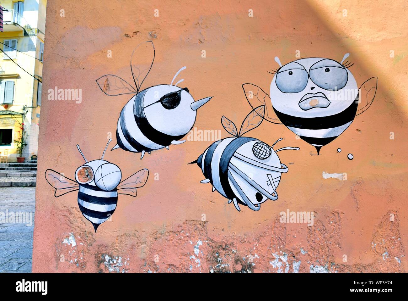 Bees and wasps hi-res stock photography and images - Alamy