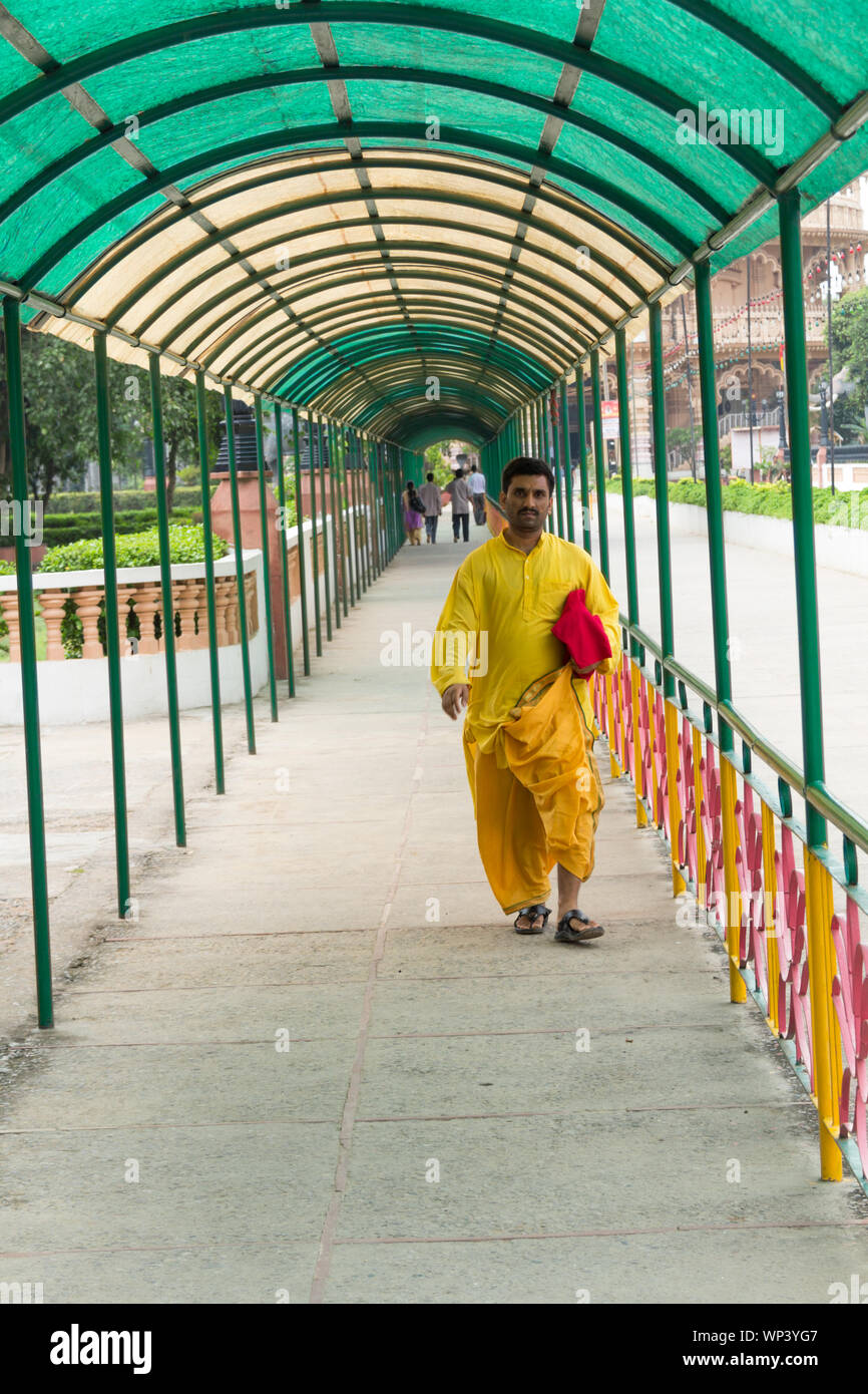 Mandir walkway hi-res stock photography and images - Alamy