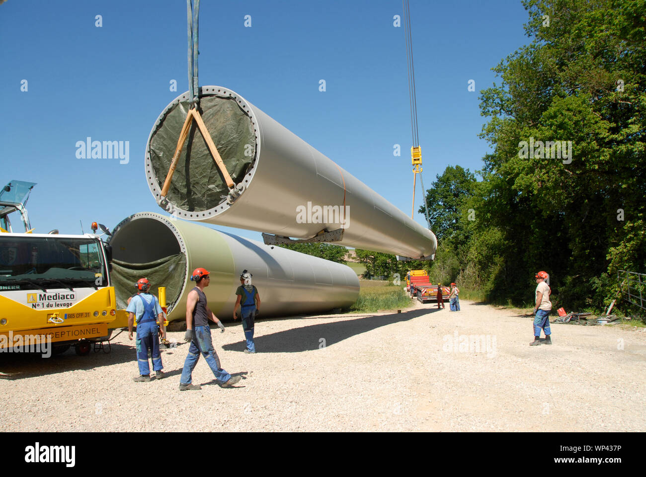 Transport and installation of wind turbines in the Massif Central ...