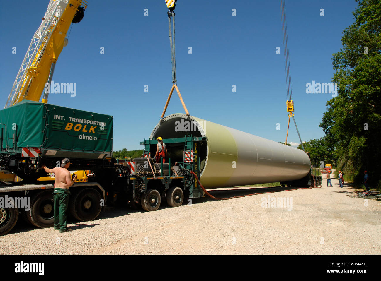 Transport and installation of wind turbines in the Massif Central ...