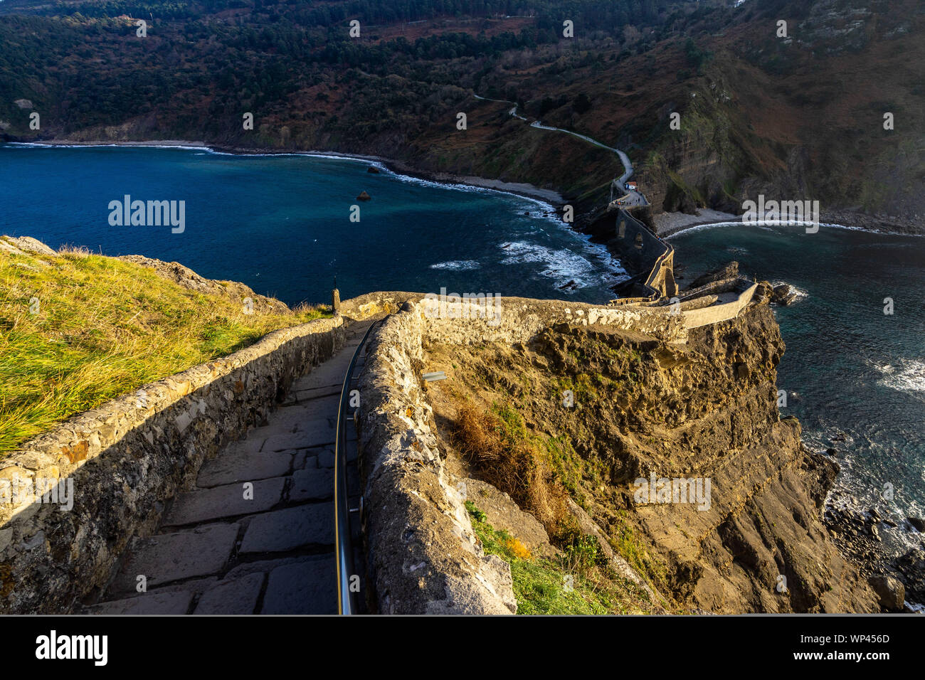 Dragonstone gaztelugatxe hi-res stock photography and images - Alamy