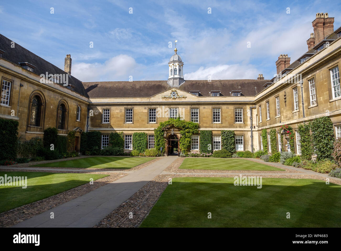 University of cambridge trinity hall hi-res stock photography and ...