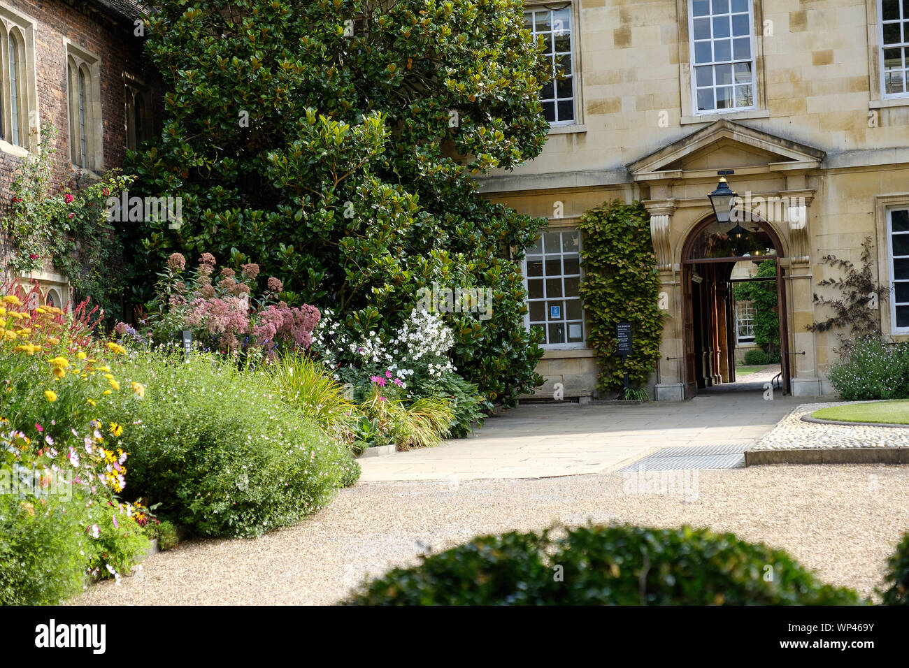 Cambridge trinity college hall hi-res stock photography and images - Alamy