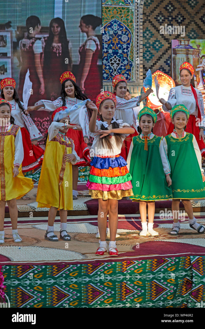 Uzbekistan children in traditional hi-res stock photography and images ...