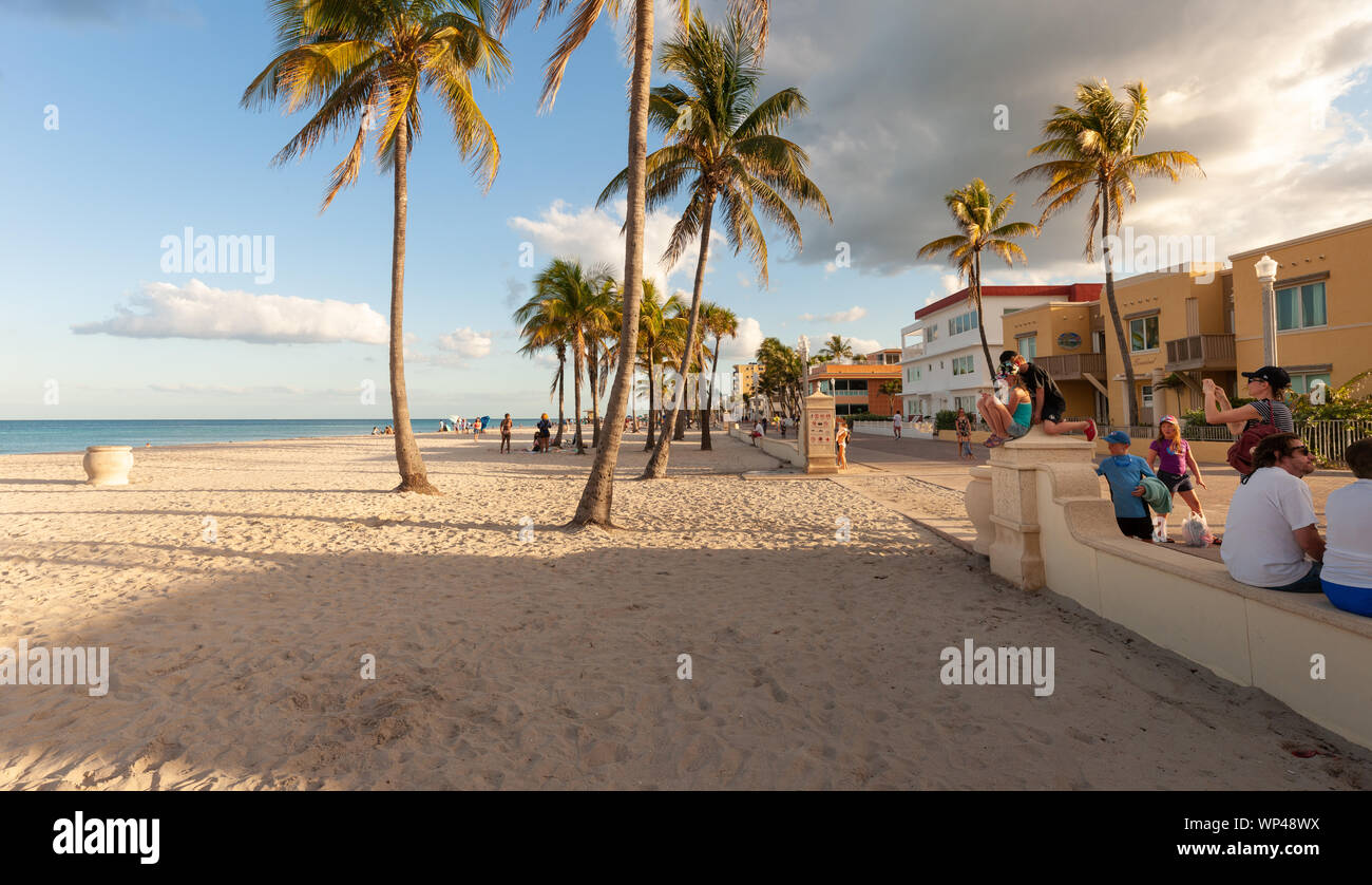 Hollywood beach ocean hi-res stock photography and images - Alamy