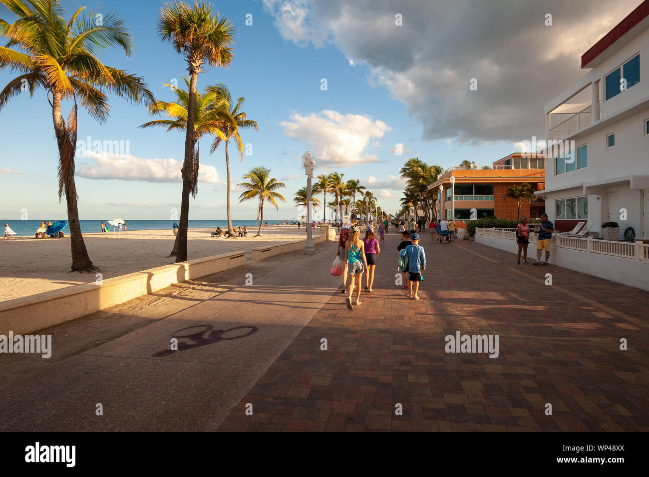 Hollywood beach ocean hi-res stock photography and images - Alamy