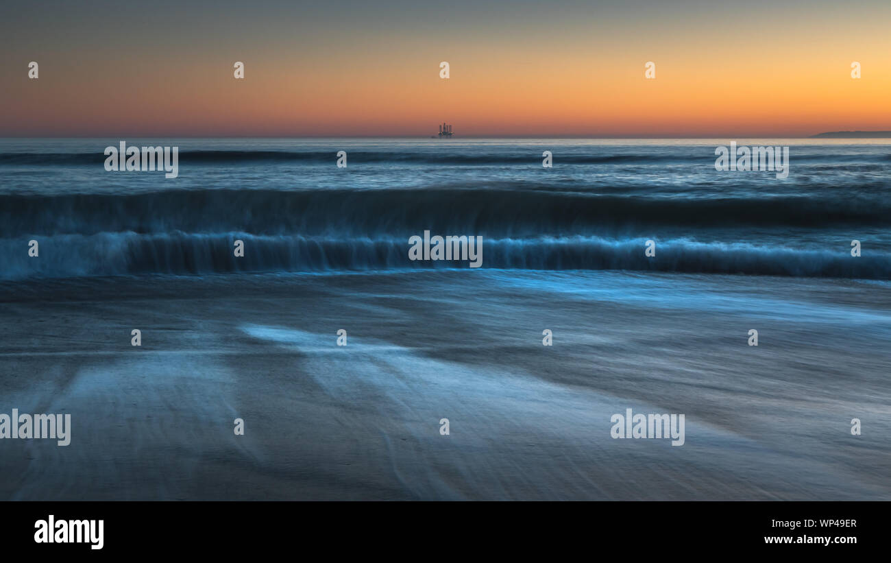 Long beach oil rig hi-res stock photography and images - Alamy