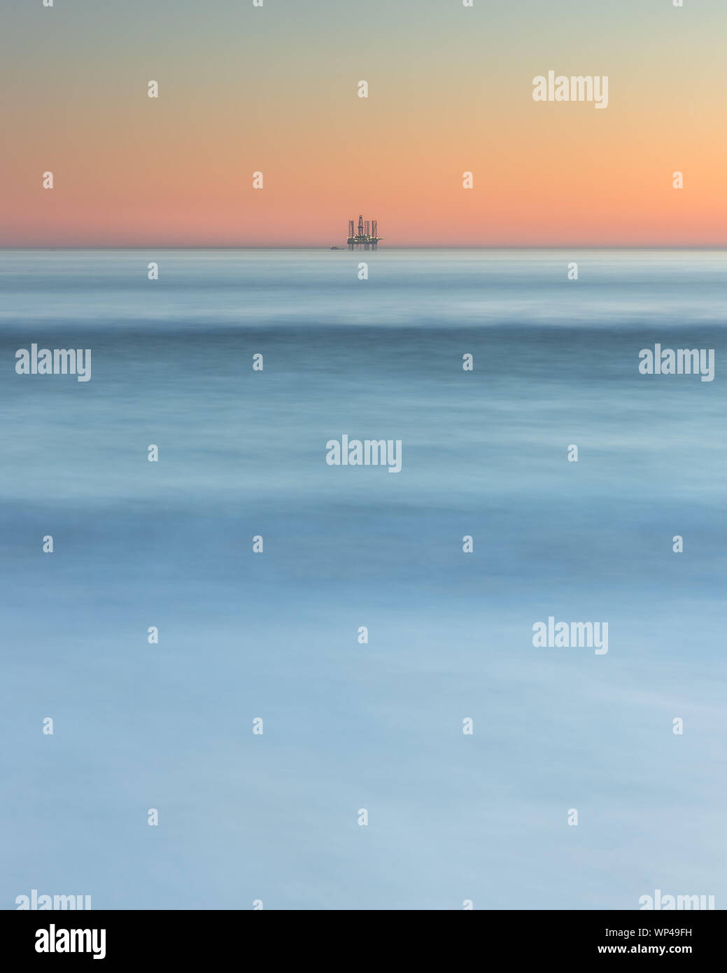 Long beach oil rig hi-res stock photography and images - Alamy