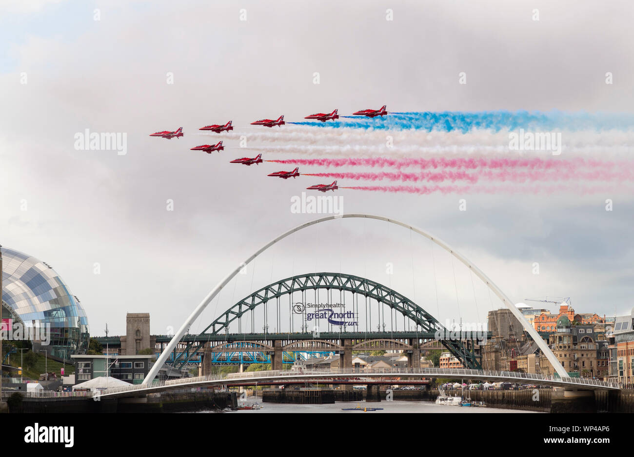 Queen red arrows hi-res stock photography and images - Alamy