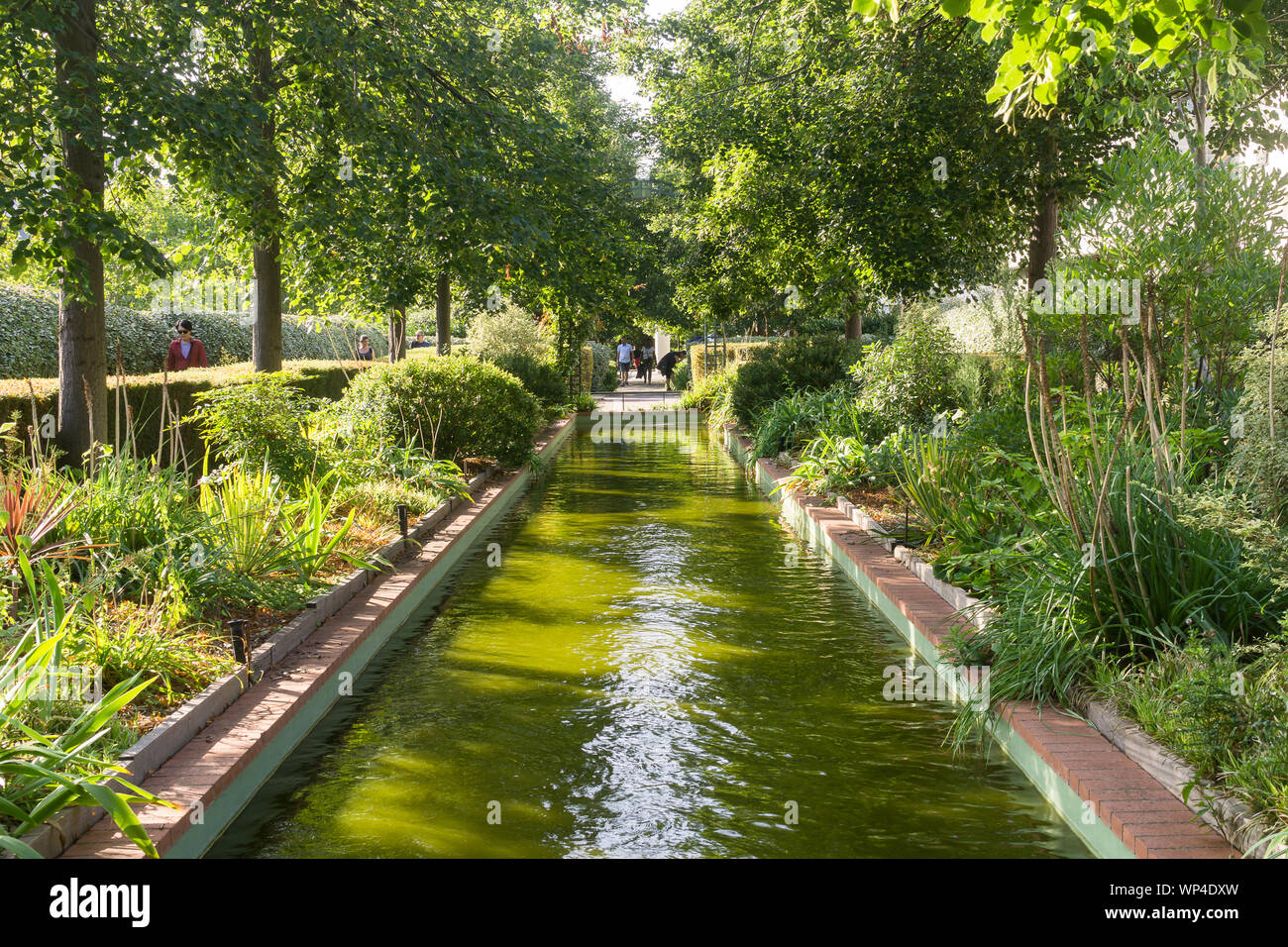 Green promenade hi-res stock photography and images - Alamy