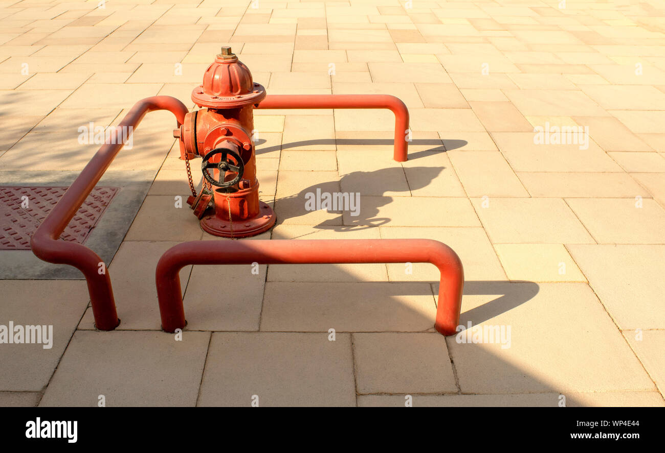 Pillar type hydrant hi-res stock photography and images - Alamy