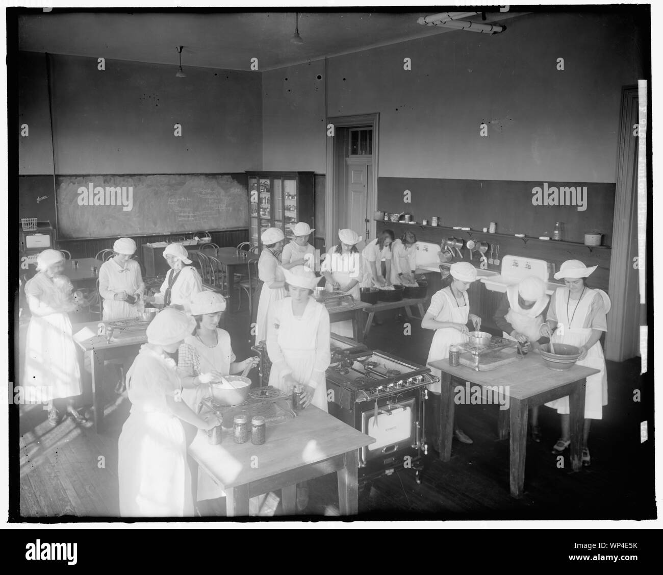 JUNIOR HIGH SCHOOL: HOME EC Stock Photo - Alamy