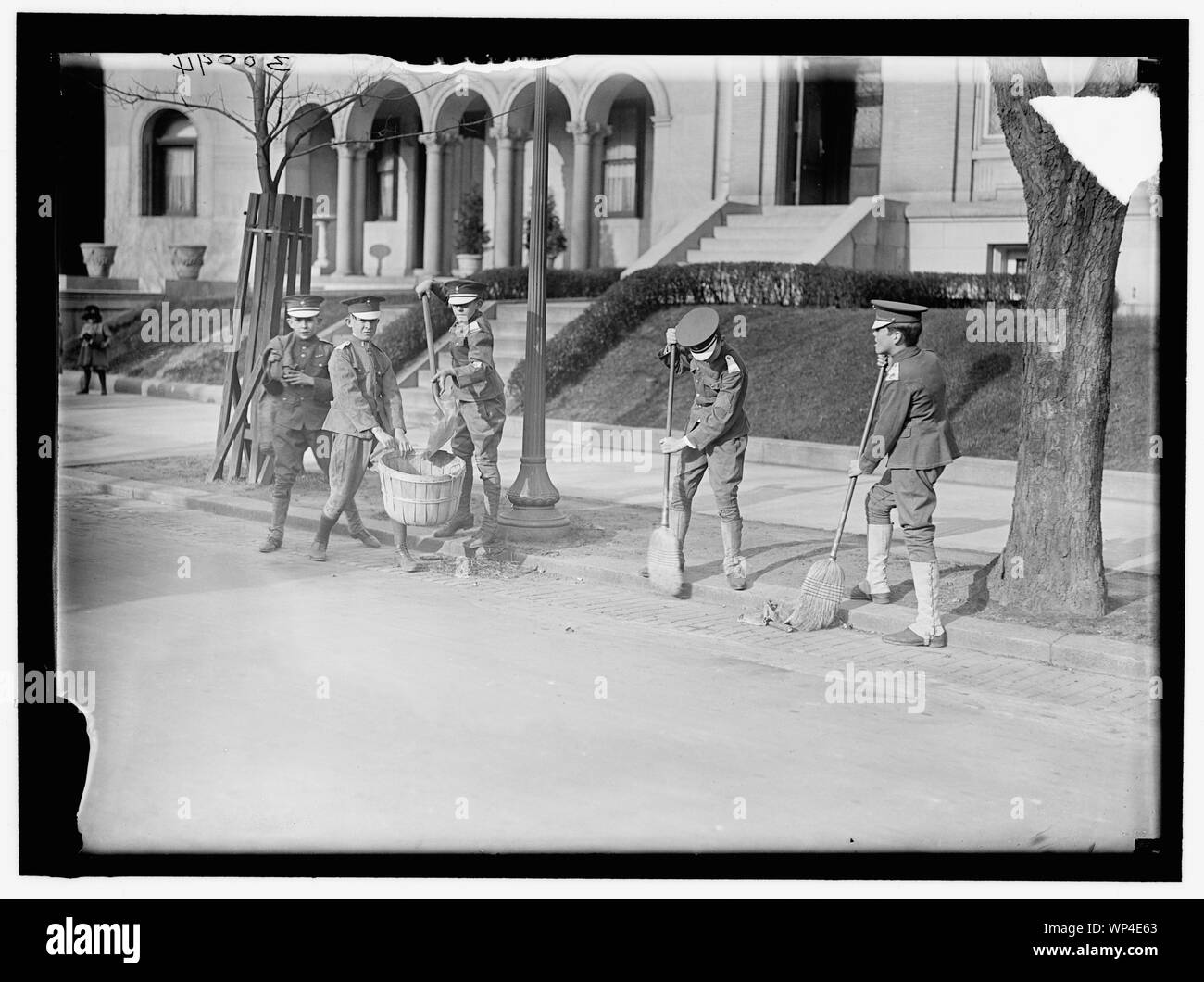 Clean up squad hi-res stock photography and images - Alamy