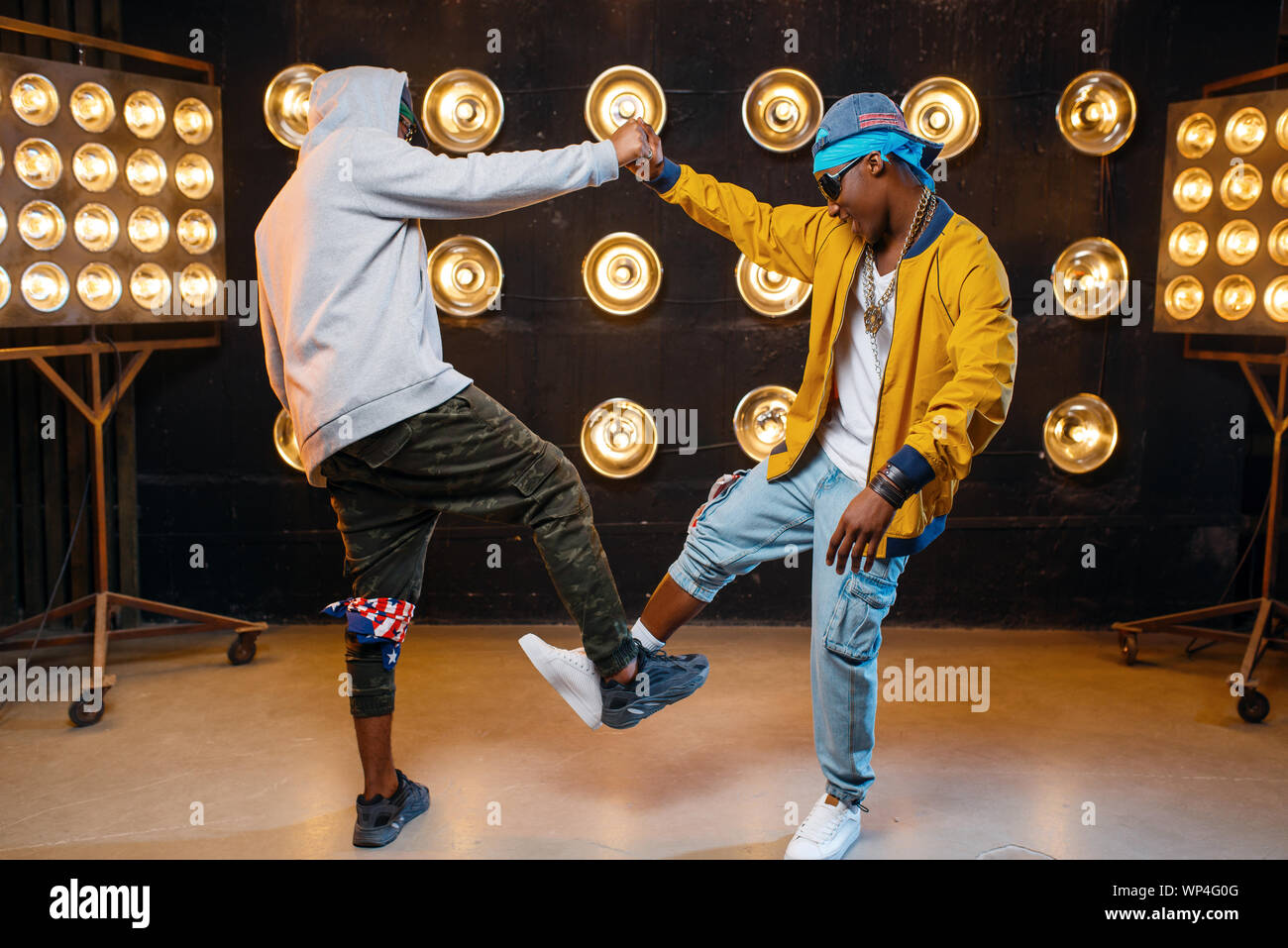 Hip hugging hi-res stock photography and images - Alamy