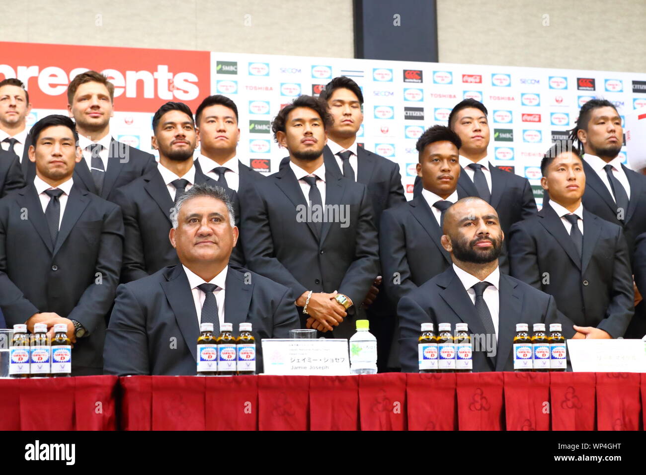 Team group back row l r hi-res stock photography and images - Alamy
