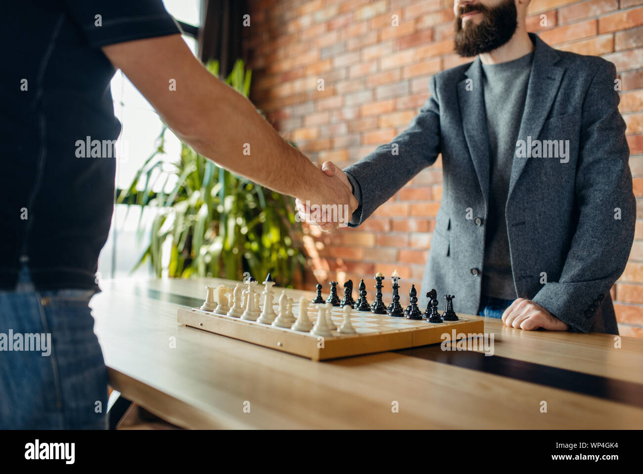 Chess players shake hands before the game Stock Photo - Alamy