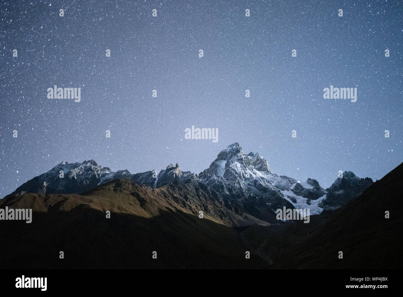 Stars over mountain landscape hi-res stock photography and images - Alamy