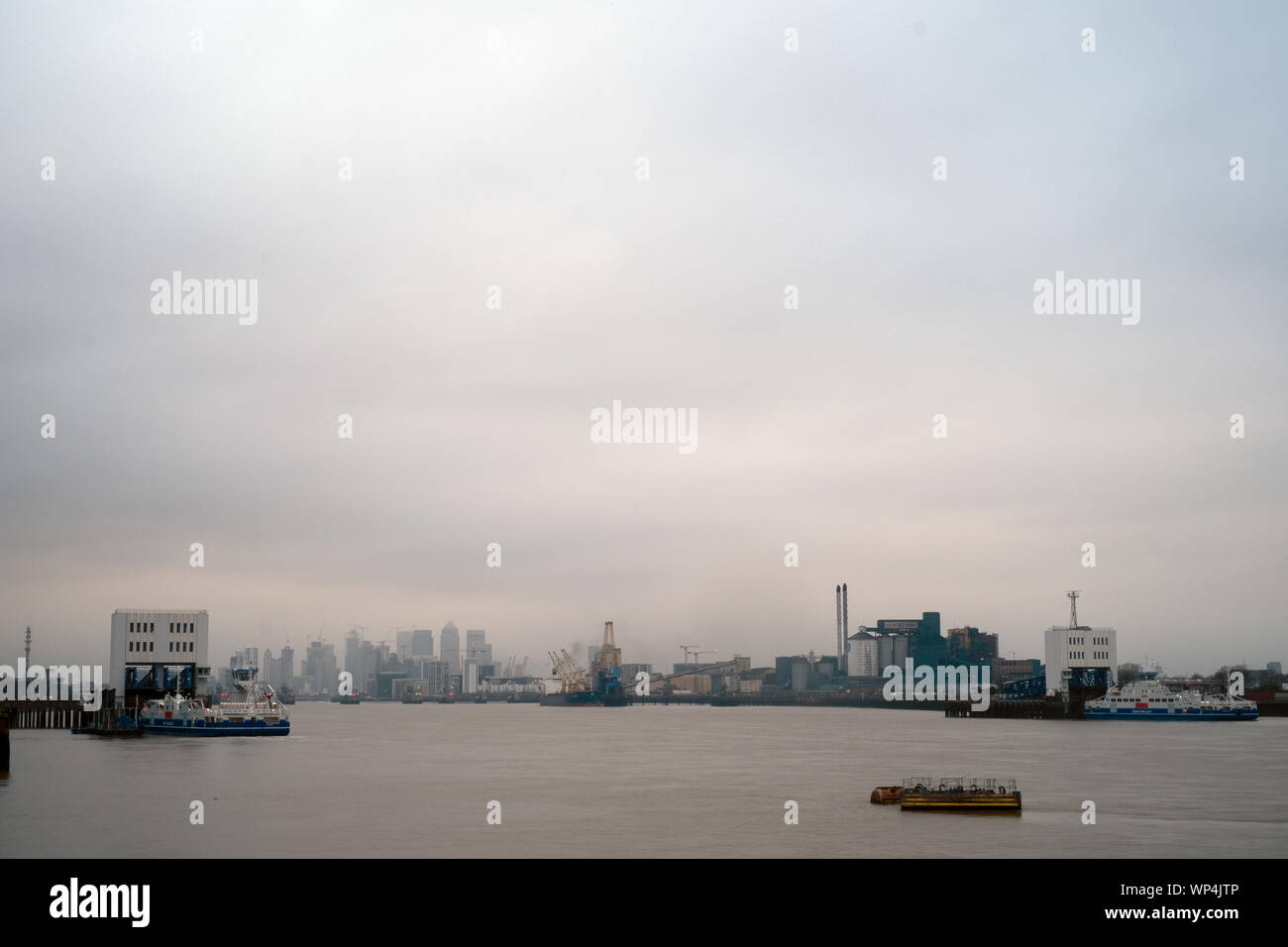 Thames refinery wharf hi-res stock photography and images - Alamy